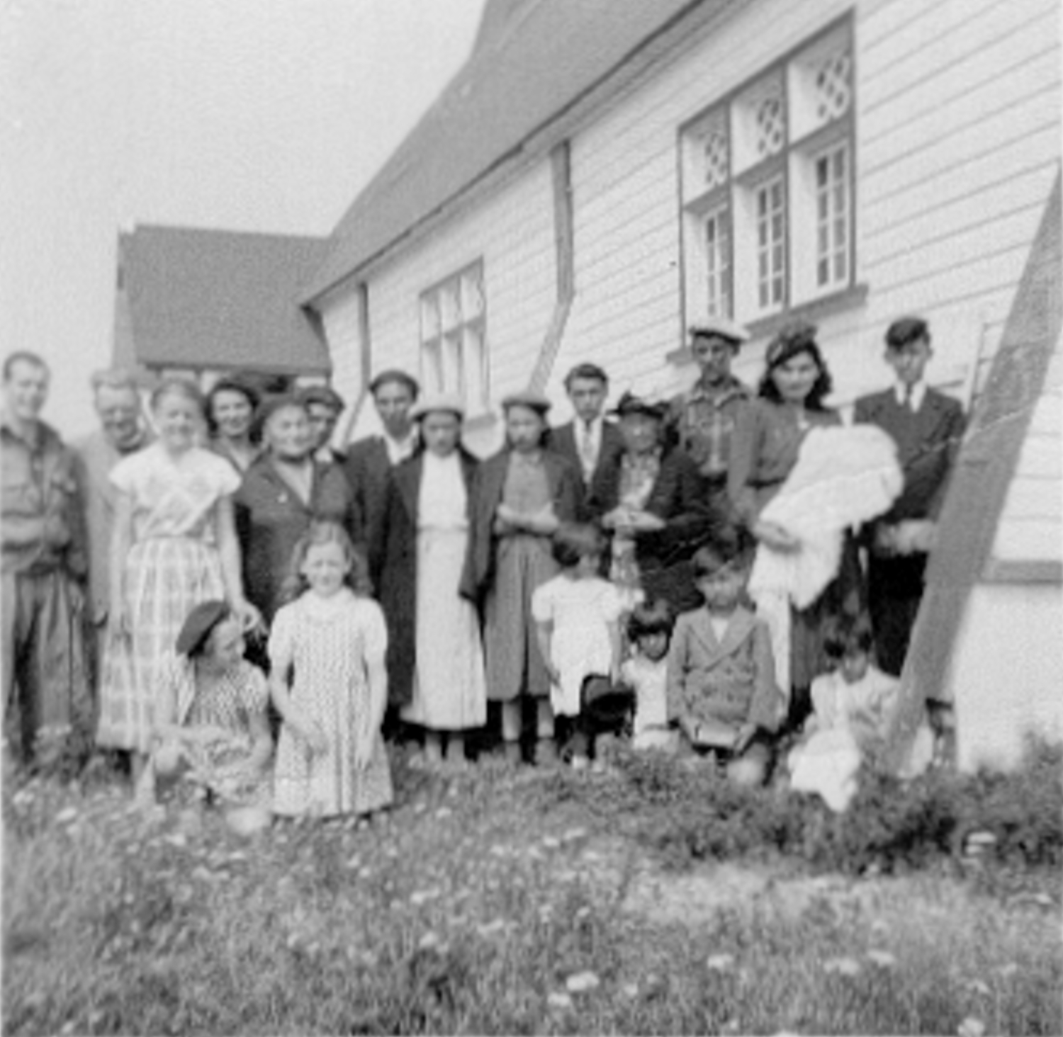 Groupe de personnes à l'église anglicane de pointe-Bleue | Collection ...